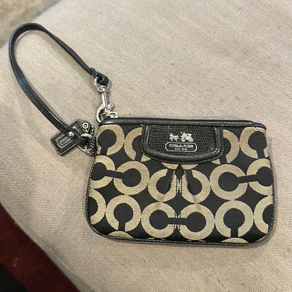 Coach | Bags | Little Coach Purse Big Enough For Cards Money Lipstick ...